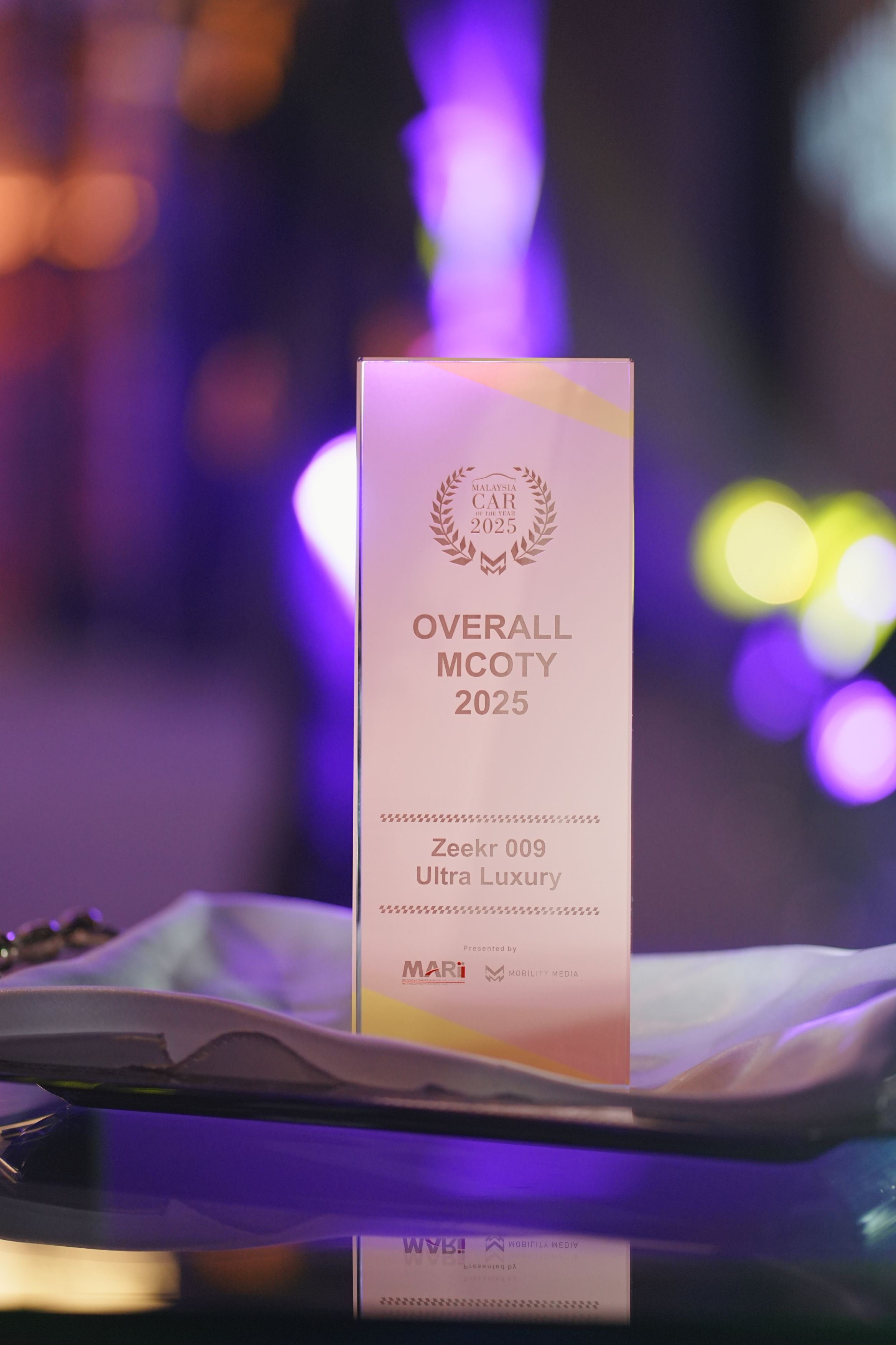 Zeekr 009 Ultra Luxury Dinobatkan Malaysia Car of the Year MCOTY 2025 ...