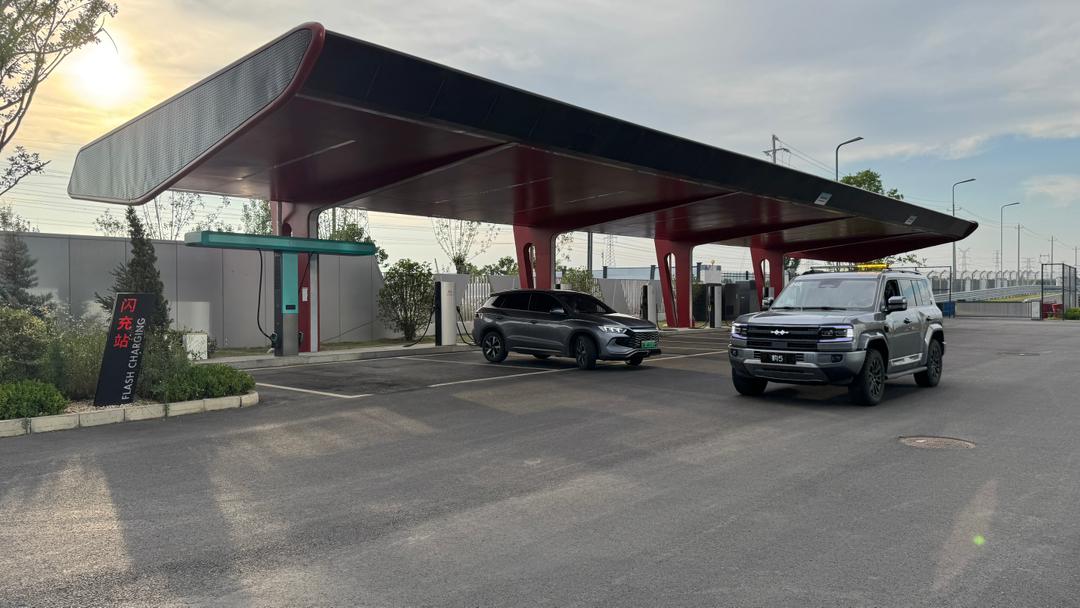 BYD Malaysia Perkenal Megawatt Flash Charging, Cas Bateri 10%-70% Lima ...