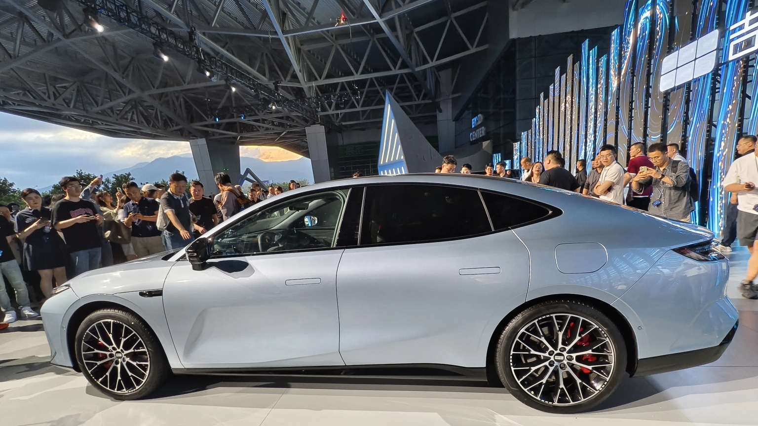 Geely Galaxy E8 2025, dari RM94K di China - bayangan model sedan e.MAS ...