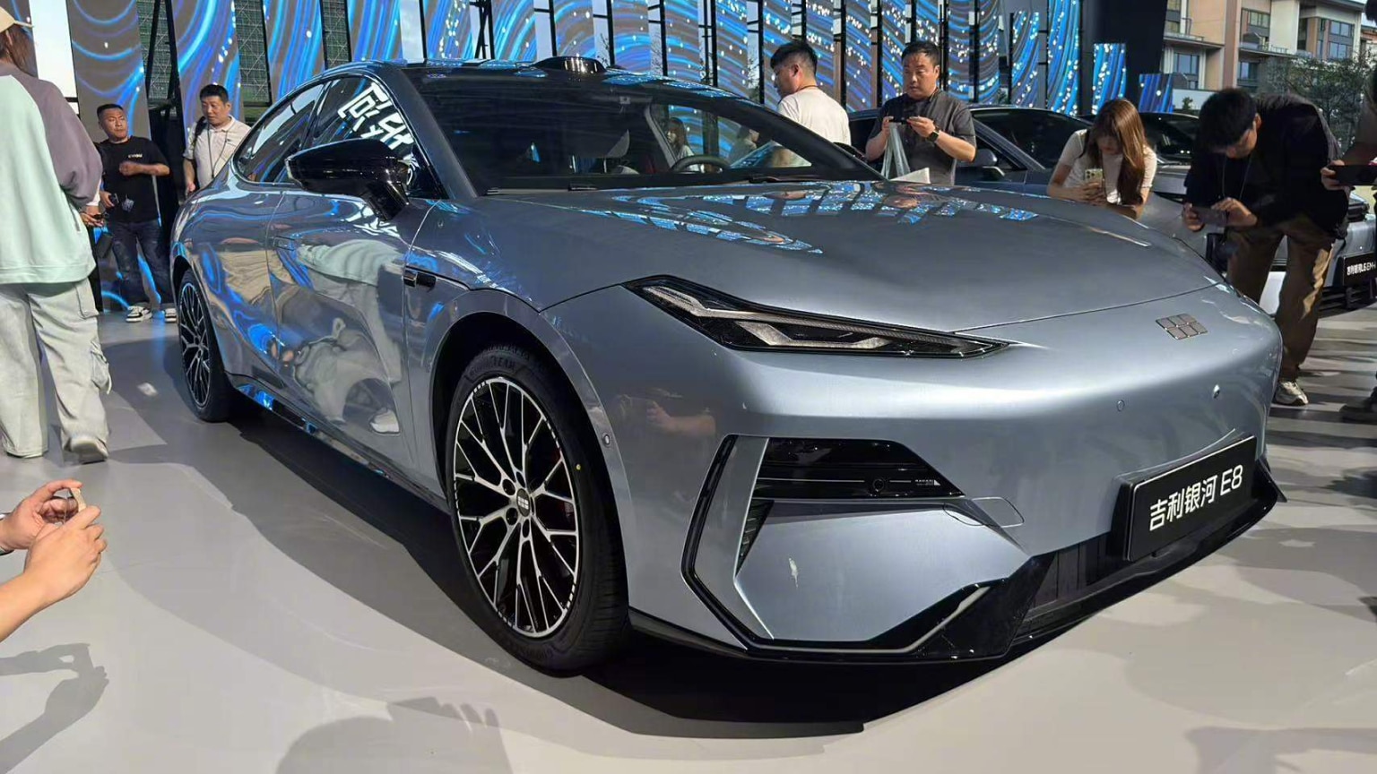 Geely Galaxy E8 2025, dari RM94K di China - bayangan model sedan e.MAS ...