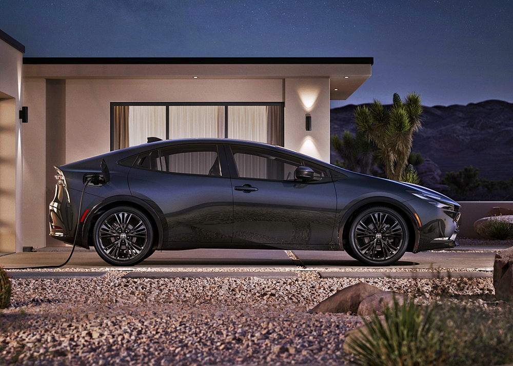 Toyota Prius Plug-in Nightshade Edition 2026 tampil misteri dan bergaya ...