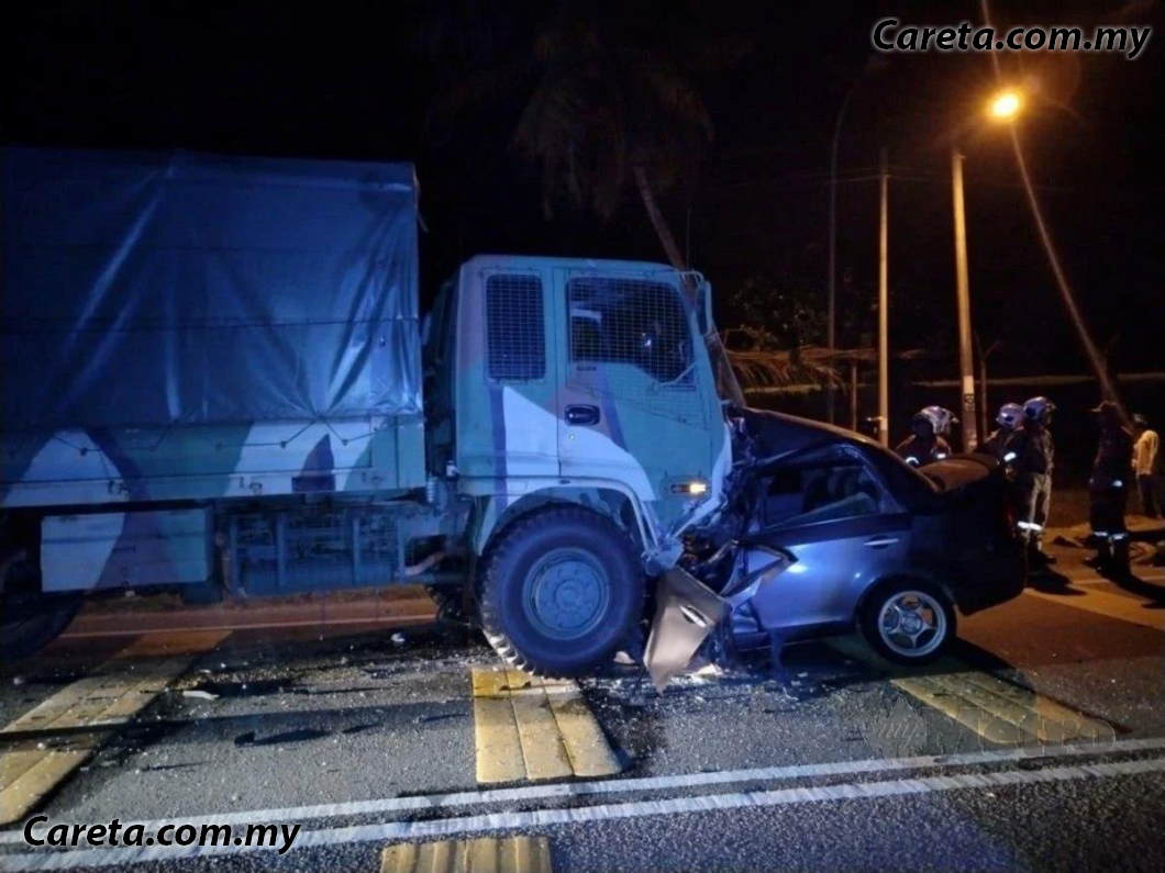 Wanita maut rempuh trak tentera | Careta